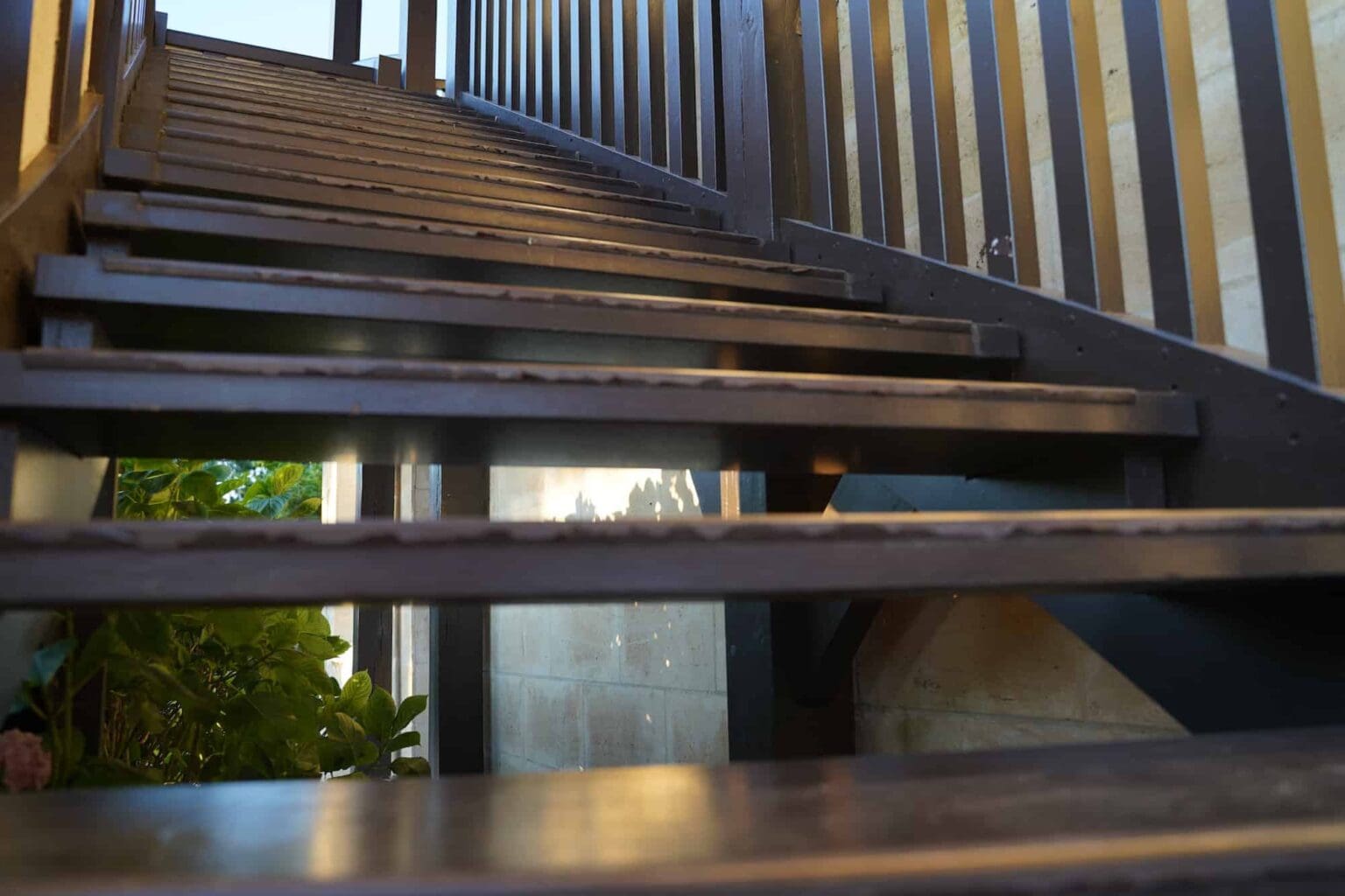 4 Problems You Avoid When Professional Painters Clean Your Exterior ...